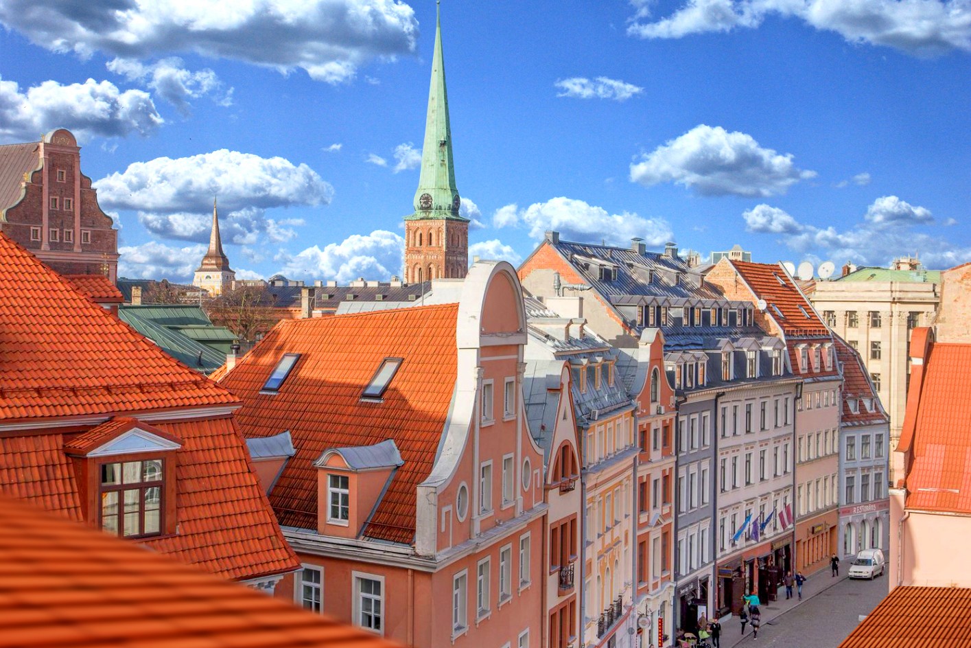 Dzīvokļi, mājas un apbūves zeme Mežaparkā